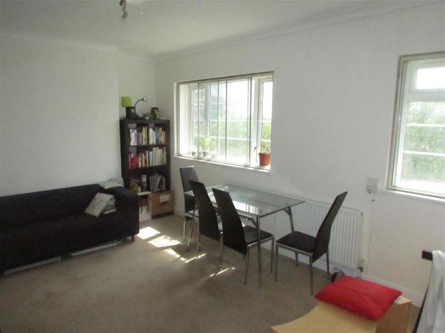 Flat 33 Warwick Lodge, Shoot Up Hill NW2, 3 bed maisonette to rent, £3,000 pcm | PrimeLocation
