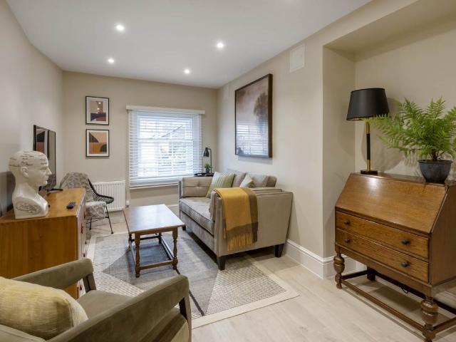 Flat 3, 12 Union Passage, Bath BA1, 2 bed flat to rent, £2,200 pcm | PrimeLocation