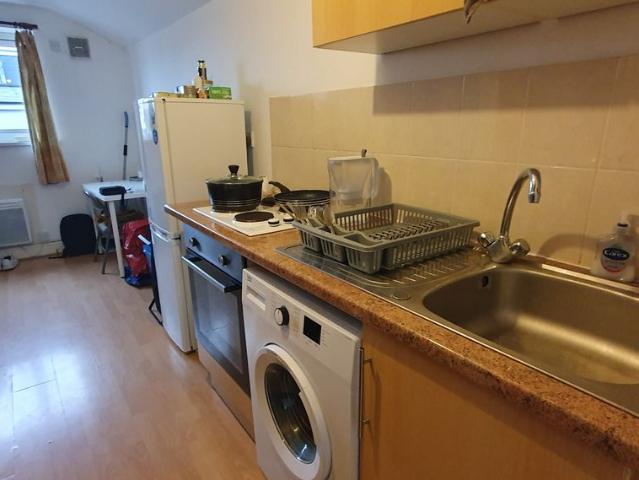 Flat 3, 16, Mundy Place CF24, Studio to rent, £695 pcm | PrimeLocation