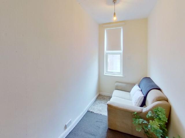 Flat 3, 16 Wellington Square, Lenton, Nottingham NG7, 2 bed shared accommodation to rent, £1,083 pcm | PrimeLocation