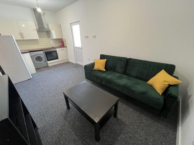Flat 3, 18 Moira Street CF24, 2 bed flat to rent, £1,100 pcm | PrimeLocation