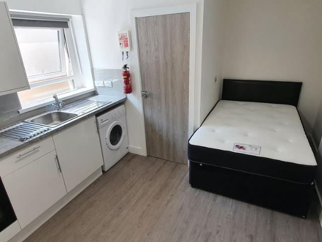 Flat 3, 19 North Luton Place CF24, Studio to rent, £625 pcm | PrimeLocation