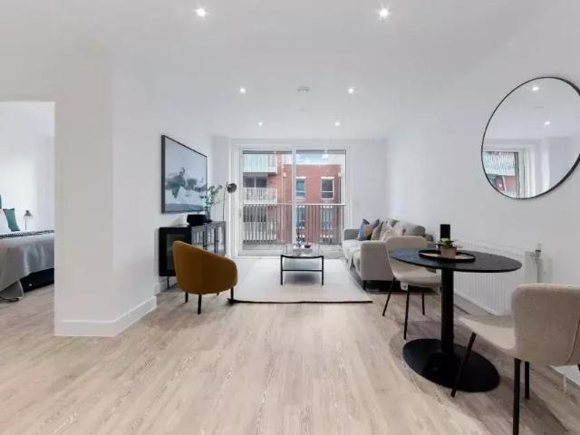 Flat 3, 1, Dukes Road E17 1 bed flat to rent £2,100 pcm £485 pw