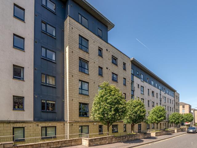 Flat 3, 1 Newhaven Road, Edinburgh, EH6 5PA