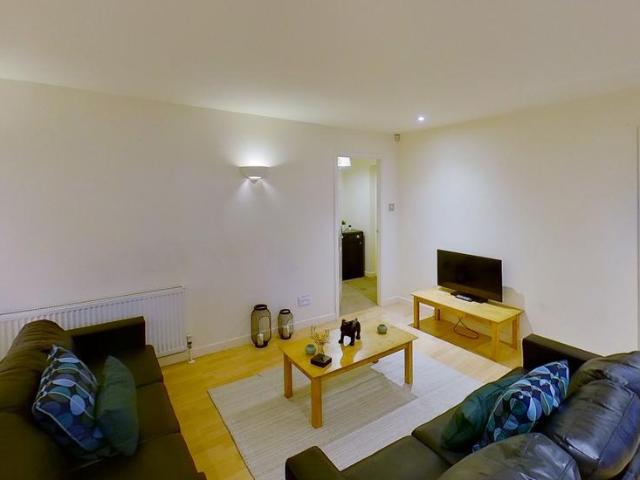 Flat 3, 21 Barker Gate, City Centre. 3 bed flat to rent £2,197 pcm £507 pw