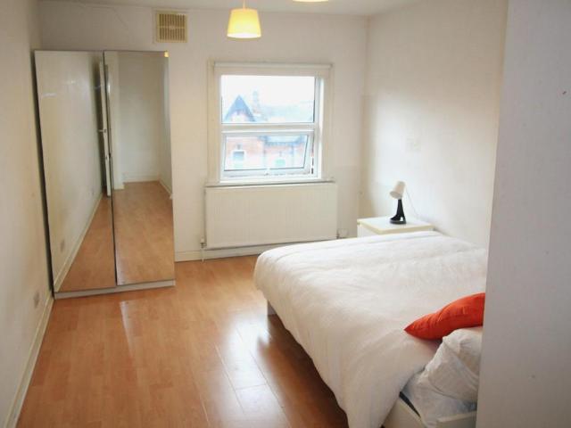 Flat 3, 22 Kelso Road, LS2 9PR 2 bed flat to rent £1,347 pcm £311 pw