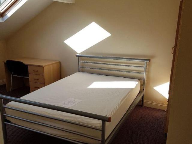 Flat 3, 23 Clarendon Place, LS2 9JN, Leeds
