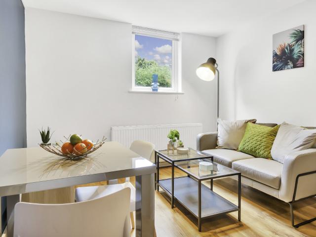 Flat 3, 23 Cliff Road Leeds, LS6 2ET
