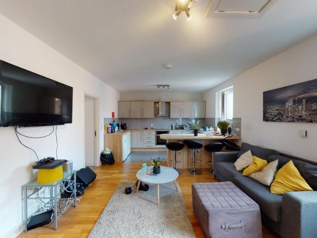 Flat 3, 24 Kilbourn Street. 3 bed ground floor flat to rent £2,080 pcm £480 pw
