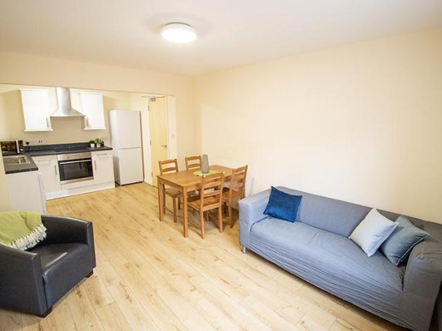 Flat 3, 254 North Sherwood Street. 2 bed flat to rent £1,196 pcm £276 pw