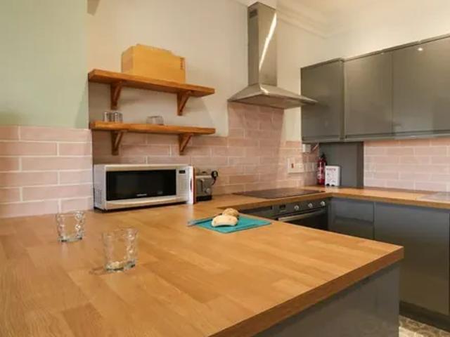 Flat 3, 2 Trinity Road | Studio apartment for rent #165118108 | Rentberry