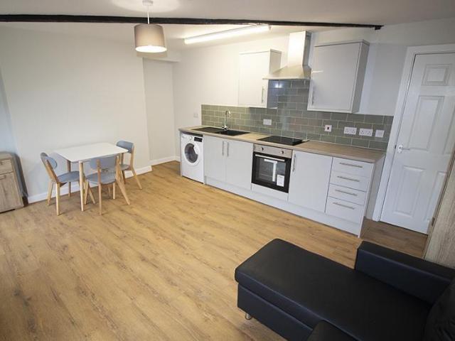 Flat 3, 2 Chatham Street, NOTTINGHAM 4 bed flat to rent £2,635 pcm £608 pw