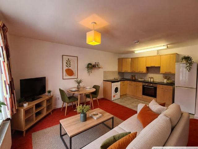 Flat 3, 30 High Street, Over