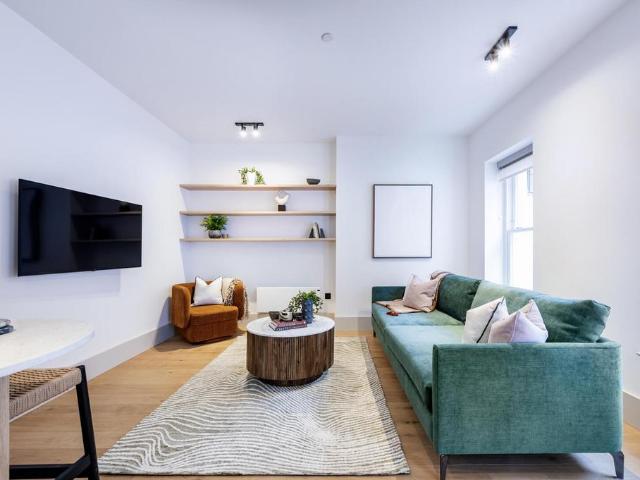 Flat 3, 42 Nevern Square, London SW5 2 bed apartment to rent £3,230 pcm £745 pw
