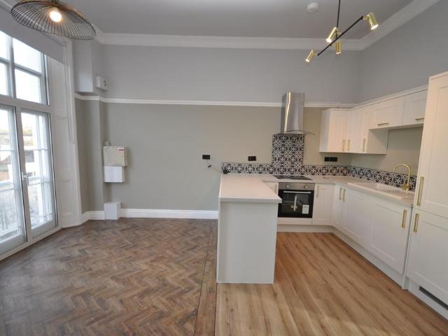 Flat 3, Clarendon Square, CV32 5QJ 2 bed flat to rent £1,550 pcm £358 pw