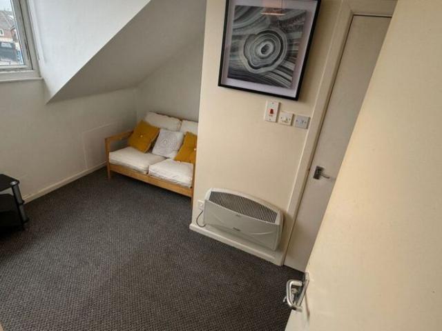 Flat 3, Irwin Approach, Halton, Leeds, LS15 0DW