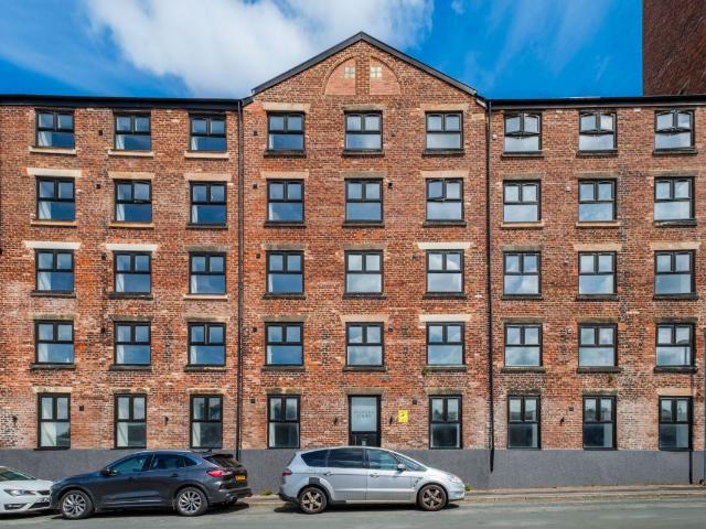 Flat 3, Standish Court PR7, 3 bed flat to rent, £1,350 pcm | PrimeLocation