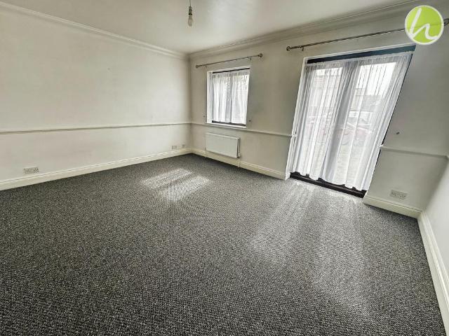 Flat 3, Rosslyn Court, Runnymede. 1 bed flat to rent £1,150 pcm £265 pw