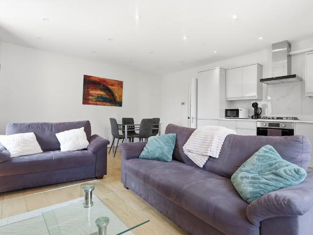 Flat 3, Rvane House, Raven Row, London E1, 2 bed flat to rent, £2,500 pcm | PrimeLocation