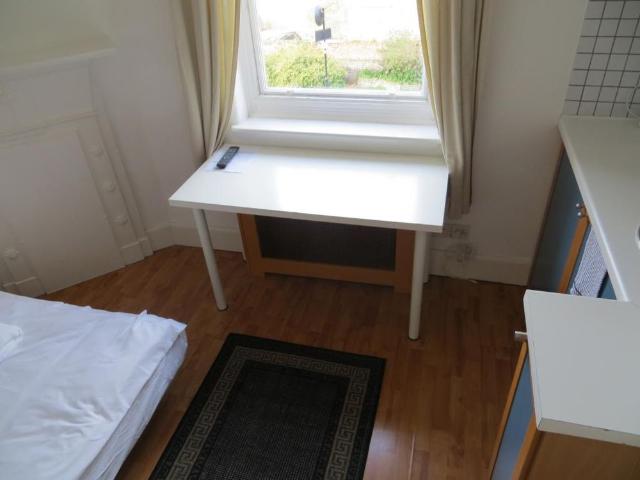 Flat 403 Fulham Palace Road, Fulham W6 9HH