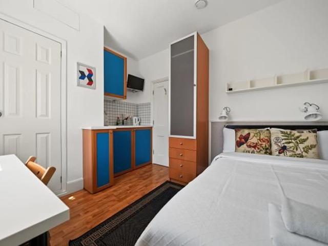 Flat 404 Fulham Palace Road, Fulham W6 9HH
