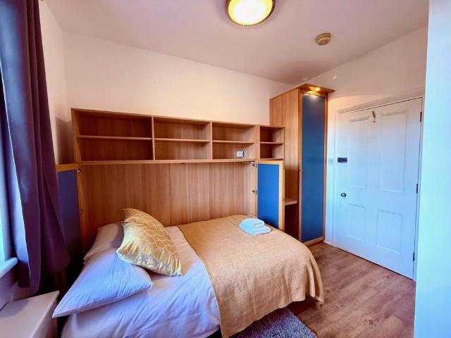 Flat 412 Fulham Palace Road, Fulham W6 9HH