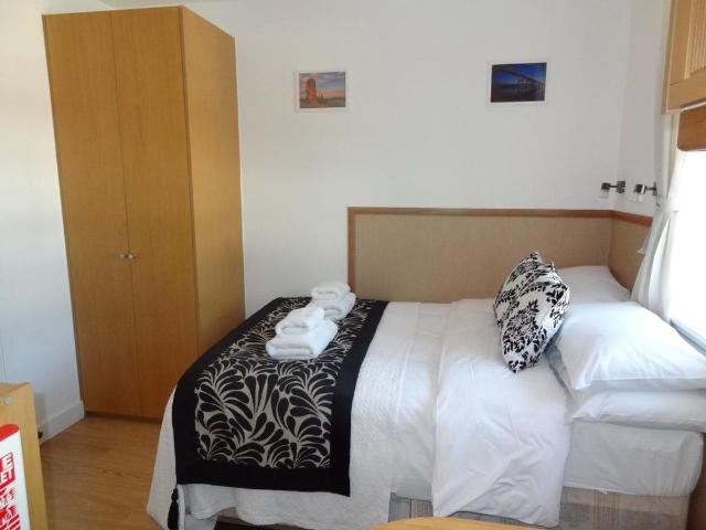 Flat 425 Fulham Palace Road, Fulham W6 9HH