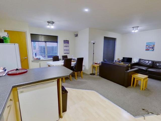 Flat 42 Royal Victoria Court 2 bed ground floor flat to rent £1,387 pcm £320 pw