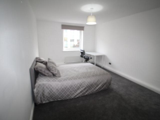 Flat 43, 205 Clarendon Road, Leeds. 2 bed flat to rent £1,294 pcm £299 pw