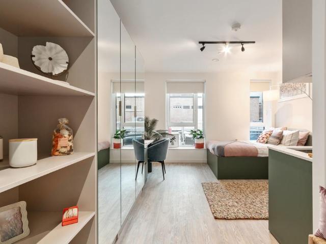 Flat 4, 175, Clarence Street KT1 Studio to rent £2,344 pcm £541 pw