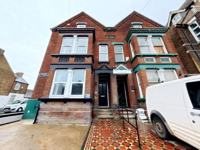 Flat 4, 1 London Road, Sittingbourne ME10, 1 bed flat to rent, £950 pcm | PrimeLocation