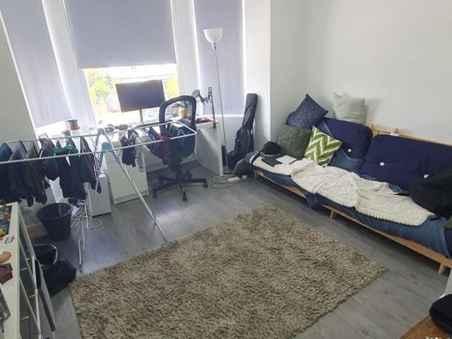 Flat 4, 212 Newport Road, Roath, Cardiff, CF24 1DN