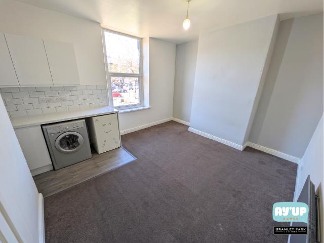Flat 4, 242 Sheffield Road, Barnsley S70, Studio to rent, £520 pcm | PrimeLocation