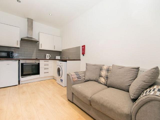 Flat 4, 27 Richmond Road, Headingley, Leeds
