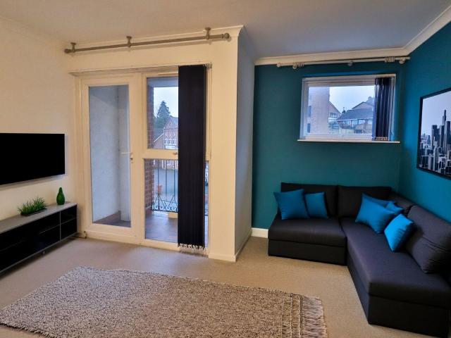 Flat 4, 2nd Floor Flat, Express Buildings, 2A Howsell Road, Malvern WR14, 2 bed flat to rent, £975 pcm | PrimeLocation