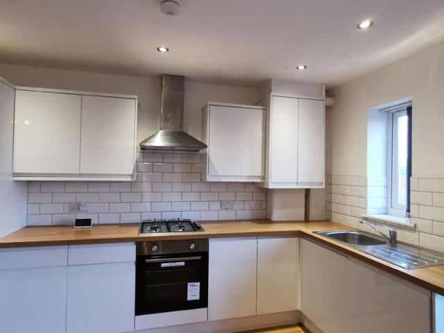 Flat 4, 30 Platt Lane, Manchester, M14 4 bed apartment to rent £2,200 pcm £508 pw