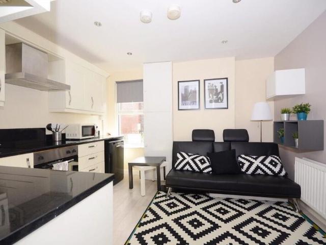 Flat 4, 31 Eglantine Avenue, Belfast, BT9 6DW