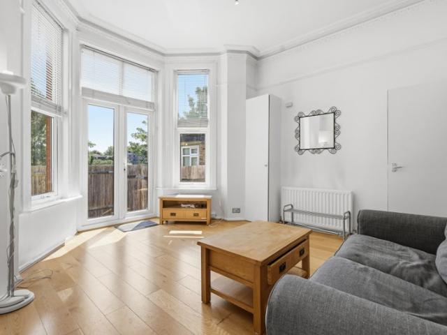 Flat 4, 34 Madeley Road