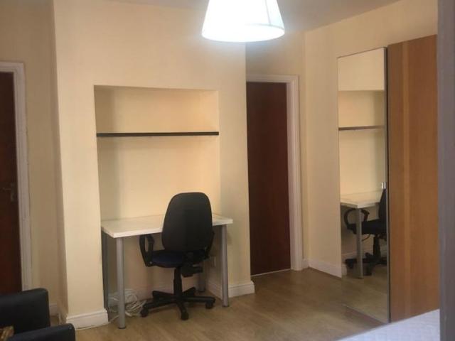 Flat 4, 7 Kelso Road, LS2 9PR, Leeds