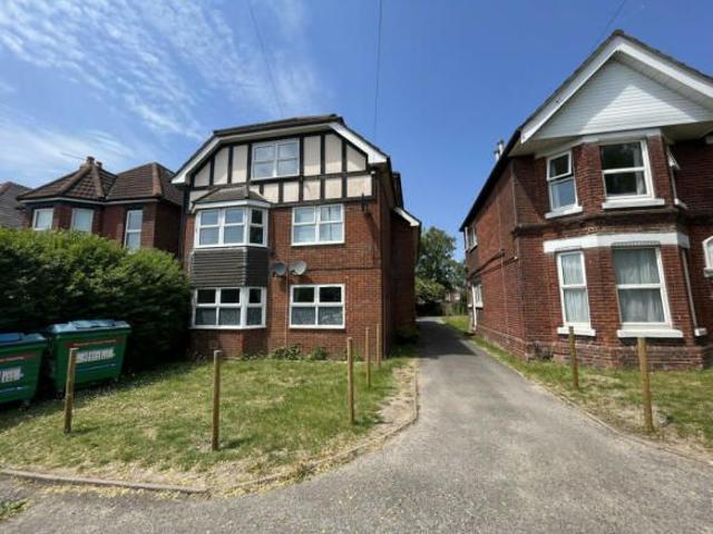 Flat 4 408 Winchester Road, Southampton SO16, Room to rent, £425 pcm | PrimeLocation