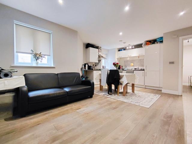 Flat 4 49 Flat 4 Castlebar Road London 2724914