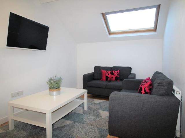 Flat 4, 55 Clarendon Road, LS2 9NZ, Leeds