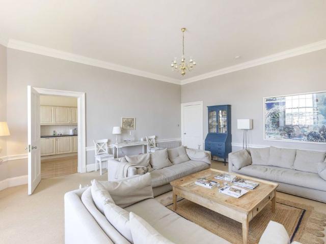 Flat 4, 62 Great King Street