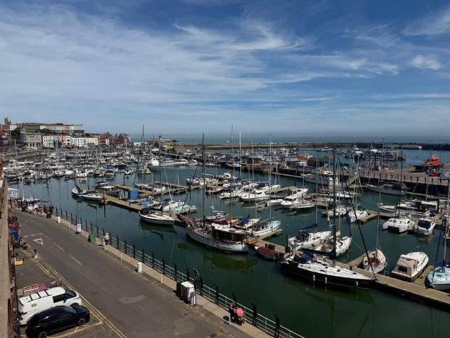 Flat 4, 68 Harbour Parade, Flat 4. 2 bed flat to rent £1,150 pcm £265 pw