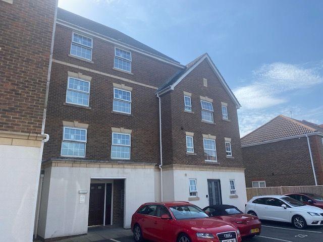 Flat 4, 6 Poplar Close, Bexhill On. 2 bed flat to rent £1,050 pcm £242 pw