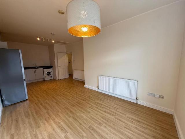 Flat 4, High Street, Bedford