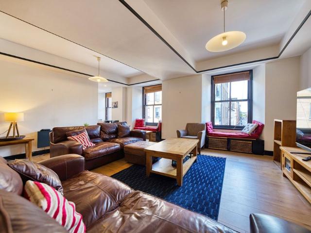 Flat 4, Italian Centre, 166 Ingram Street