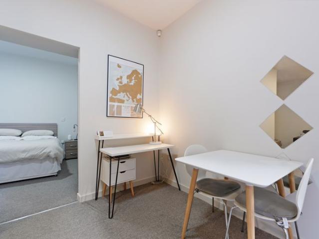 Flat 4, St. Peters Close, Sheffield S1, 1 bed flat to rent, £875 pcm | PrimeLocation