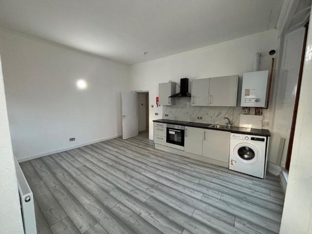 Flat 4, The Elms