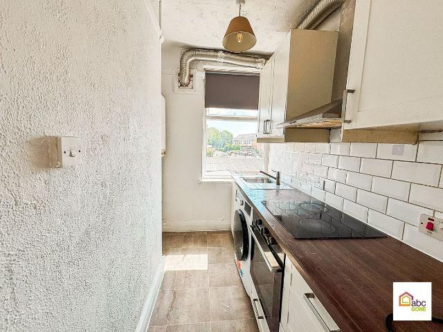 Flat 4A Roneo Corner, Hornchurch, Essex, UK RM12, 2 bed flat to rent, £1,450 pcm | PrimeLocation